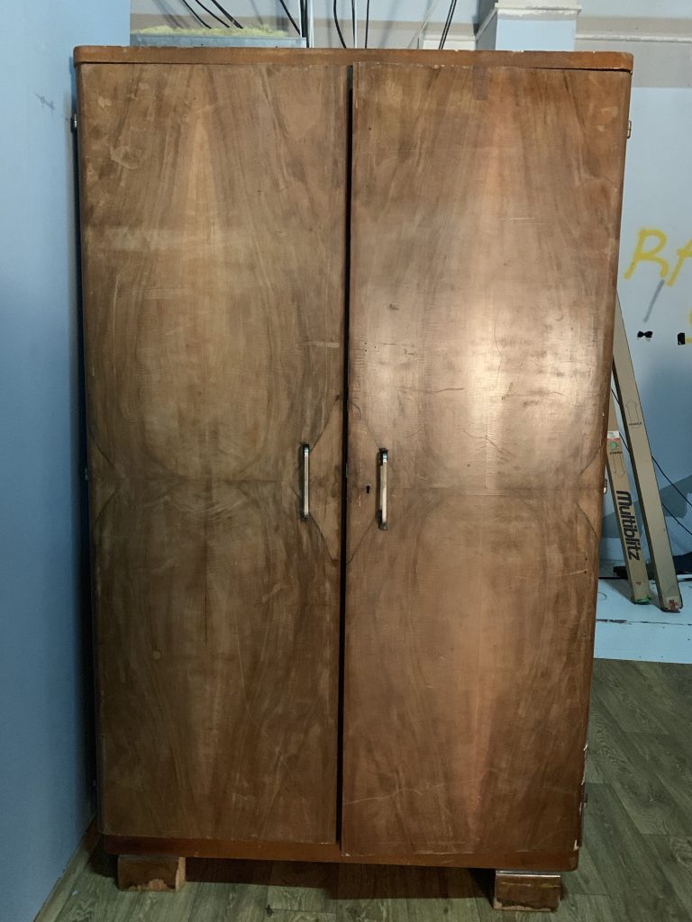 Drveni ormar - Druga Perspektiva